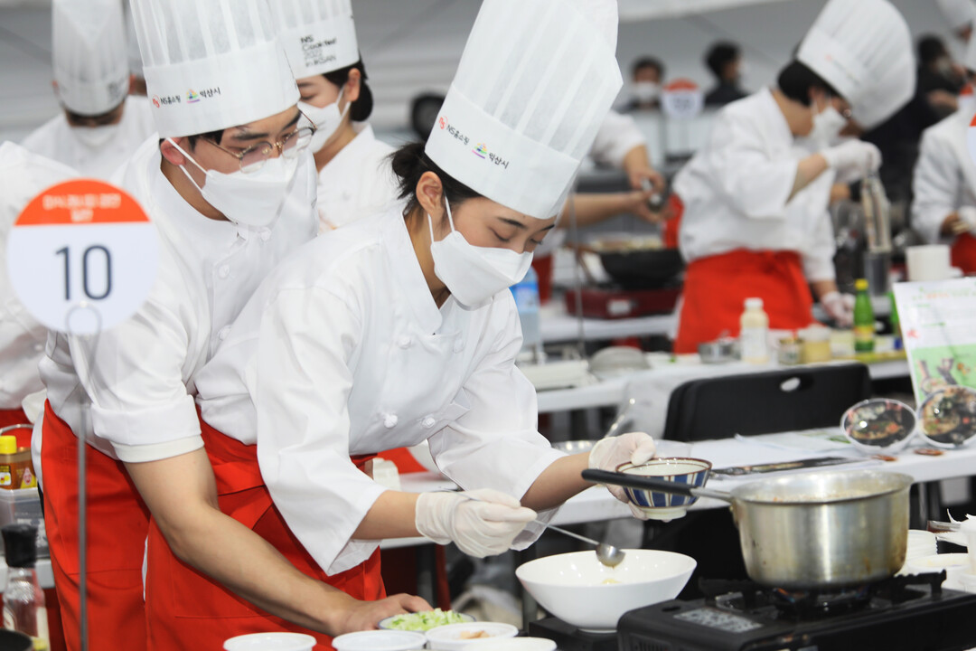 앗 백허그, 여기서 이러심 안되옵니다.